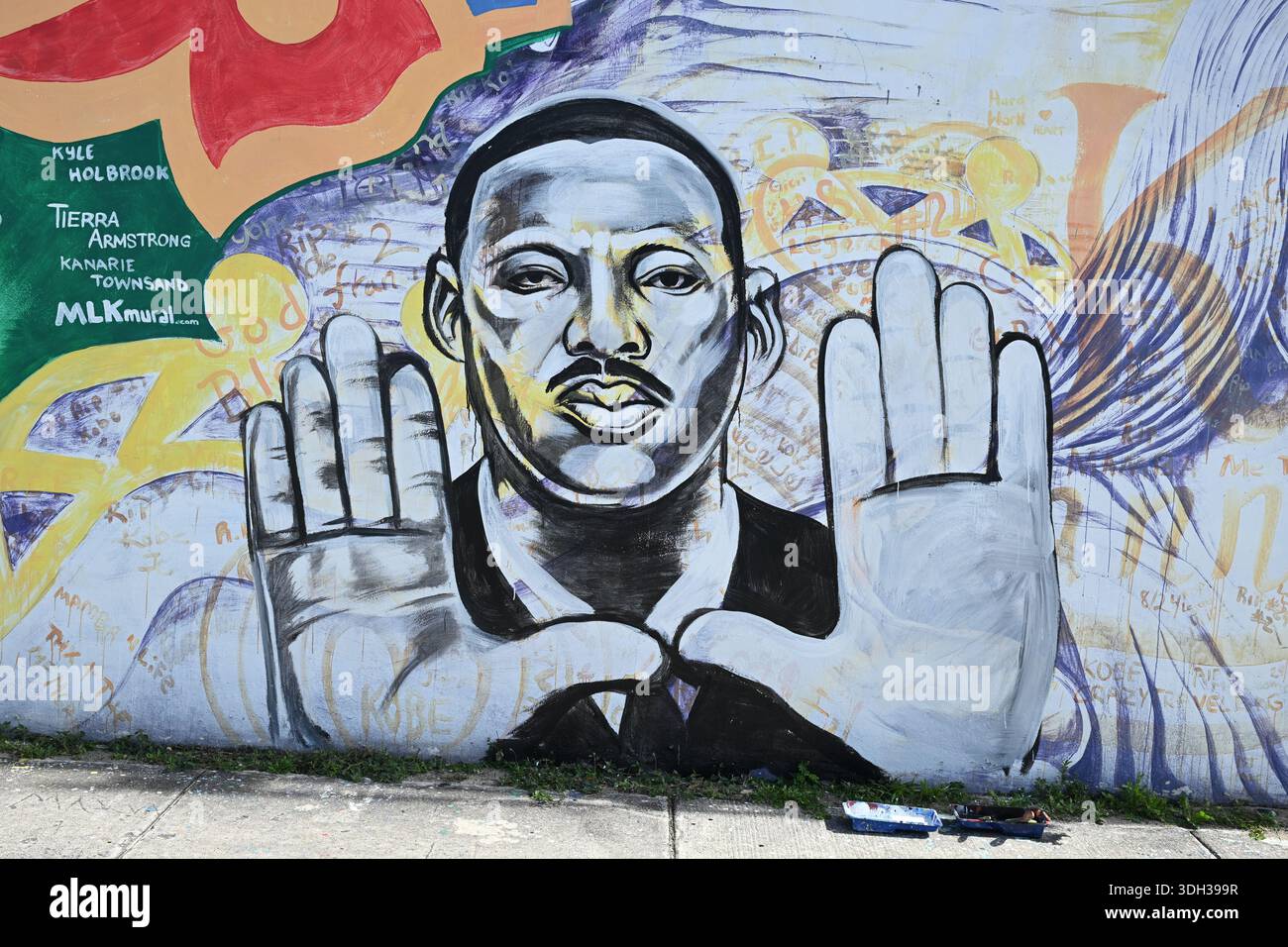 Miami, USA. 19th Jan, 2026. Artist Kyle Holbrook paints a mural of ...
