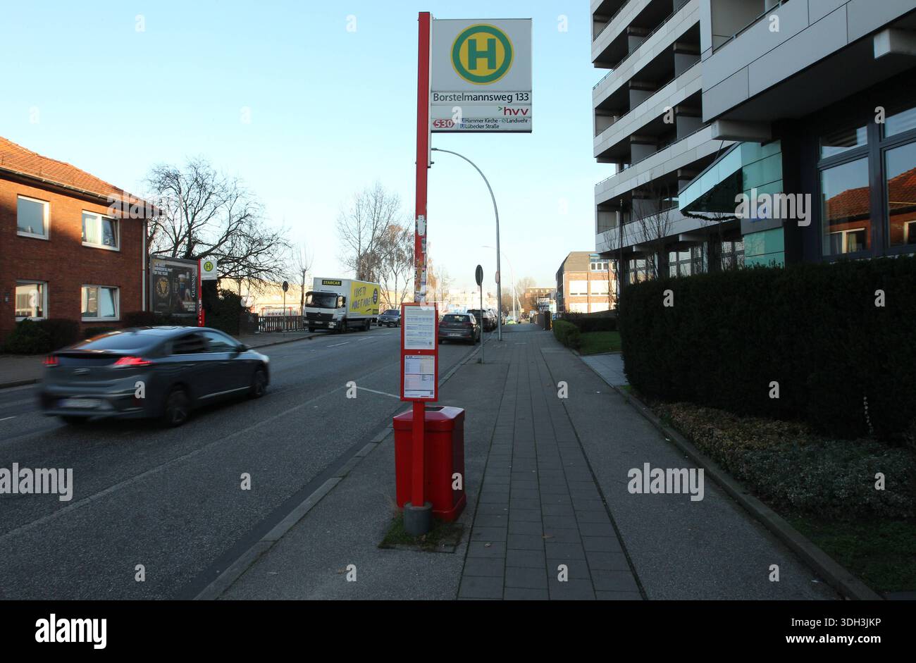 Die Bushaltestelle am Borstelmannsweg 133, an der die Line 530 hält ...