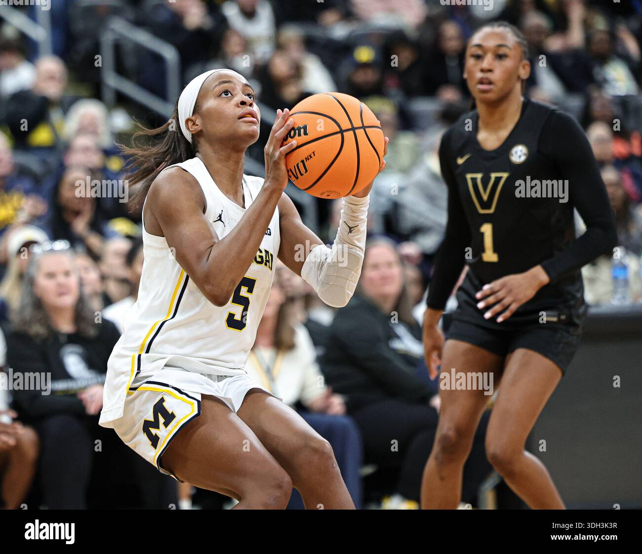 Newark, USA. 19th Jan, 2026. Michigan Wolverines guard Brooke Quarles ...