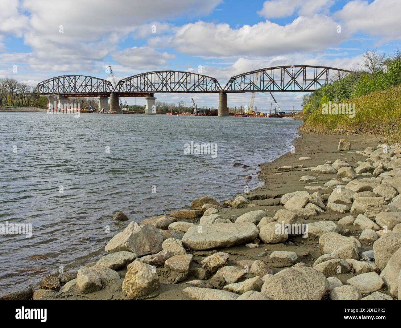 New construction along historic Northern Pacific Railroad Bridge at ...