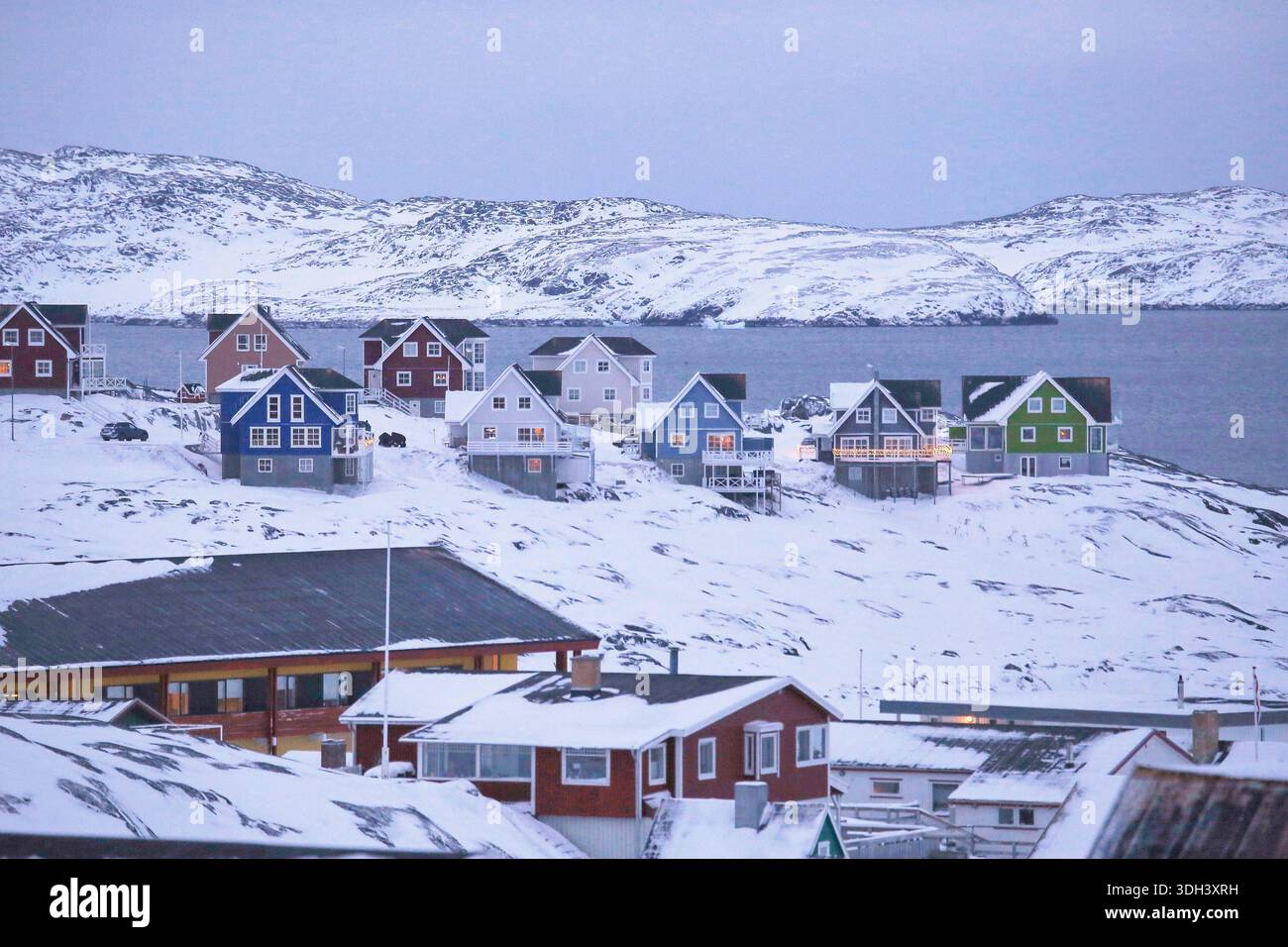 Nuuk, Grönland, 19.01.2026: Blick über Häuser der Stadt *** Nuuk ...