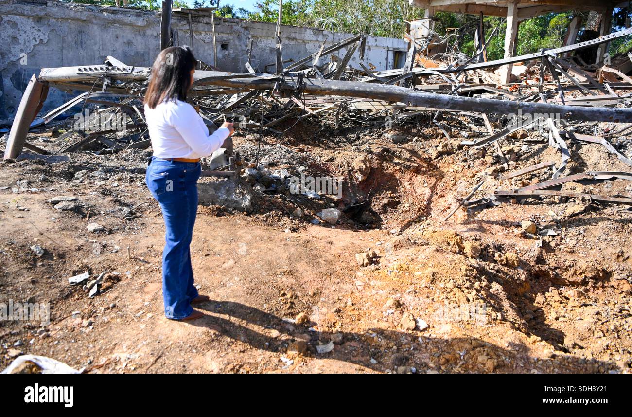Miranda State(Venezuela. 19th Jan, 2026. A staff member of the ...