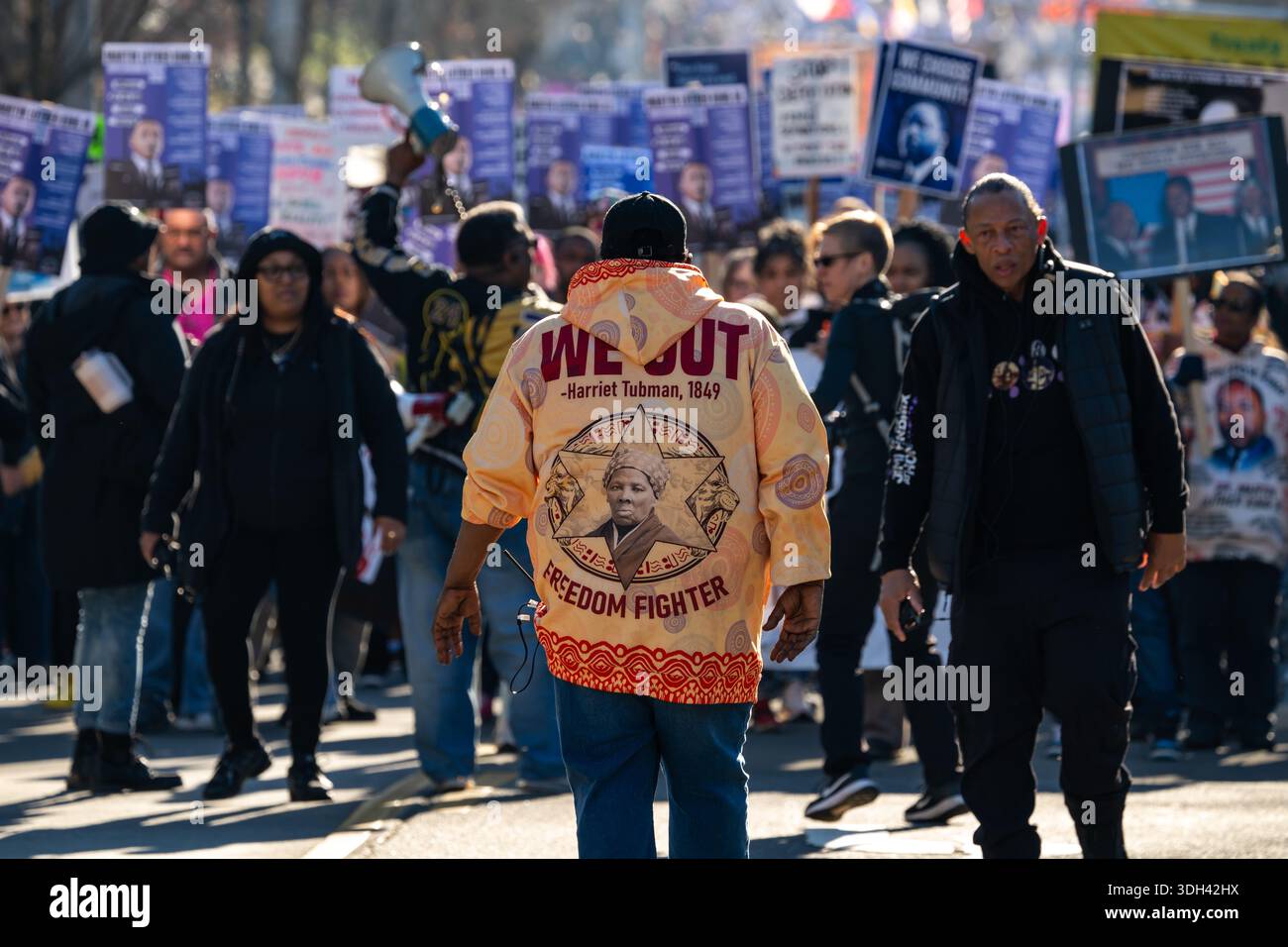 Seattle, USA. 19th Jan, 2026. Thousands gather and march on Martin ...