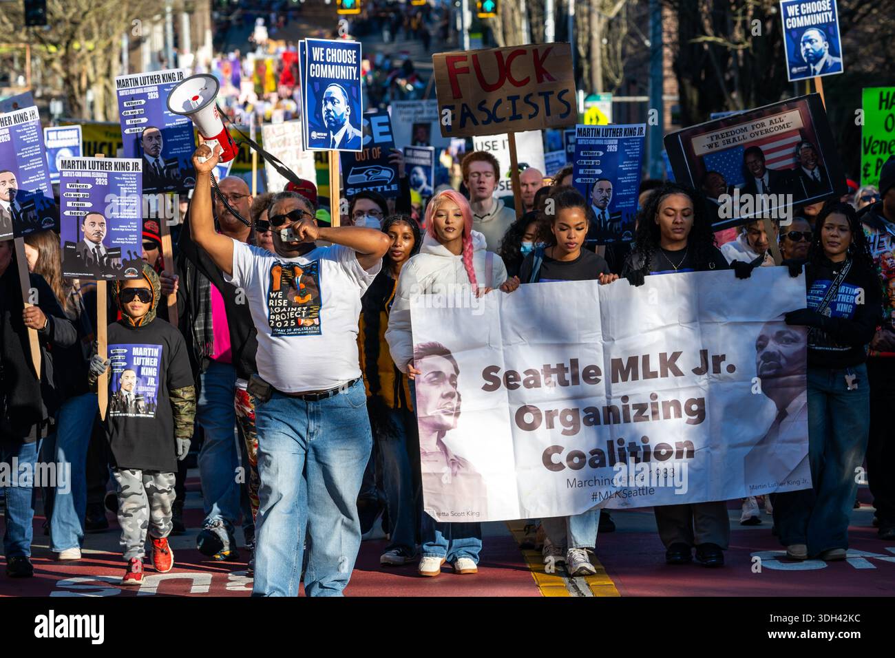 Seattle, USA. 19th Jan, 2026. Thousands gather and march on Martin ...