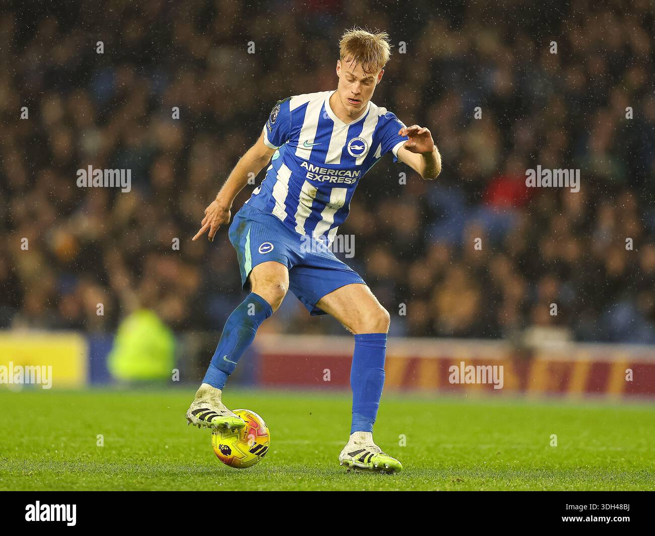 Jan paul van hecke with ball hi-res stock photography and images - Alamy