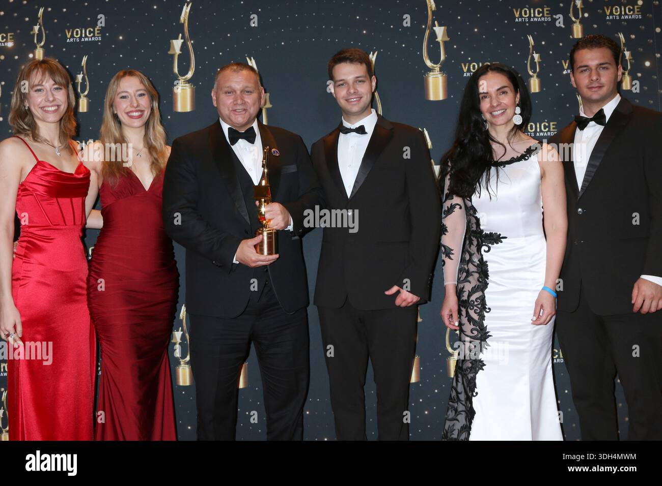 LOS ANGELES - JAN 18: Bianca Foscht, Dilara Foscht, Fabian Toro, Emilio ...