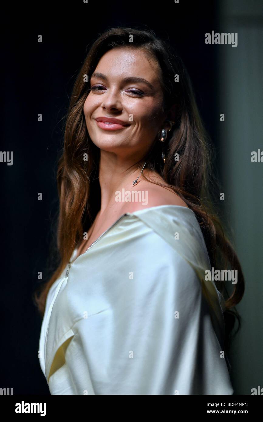 Paris, France. 19th Jan, 2026. PARIS, FRANCE - JANUARY 19 Lou Anna ...