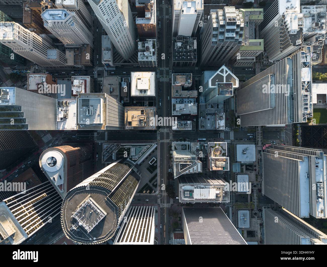 Flyover city from above hi-res stock photography and images - Alamy