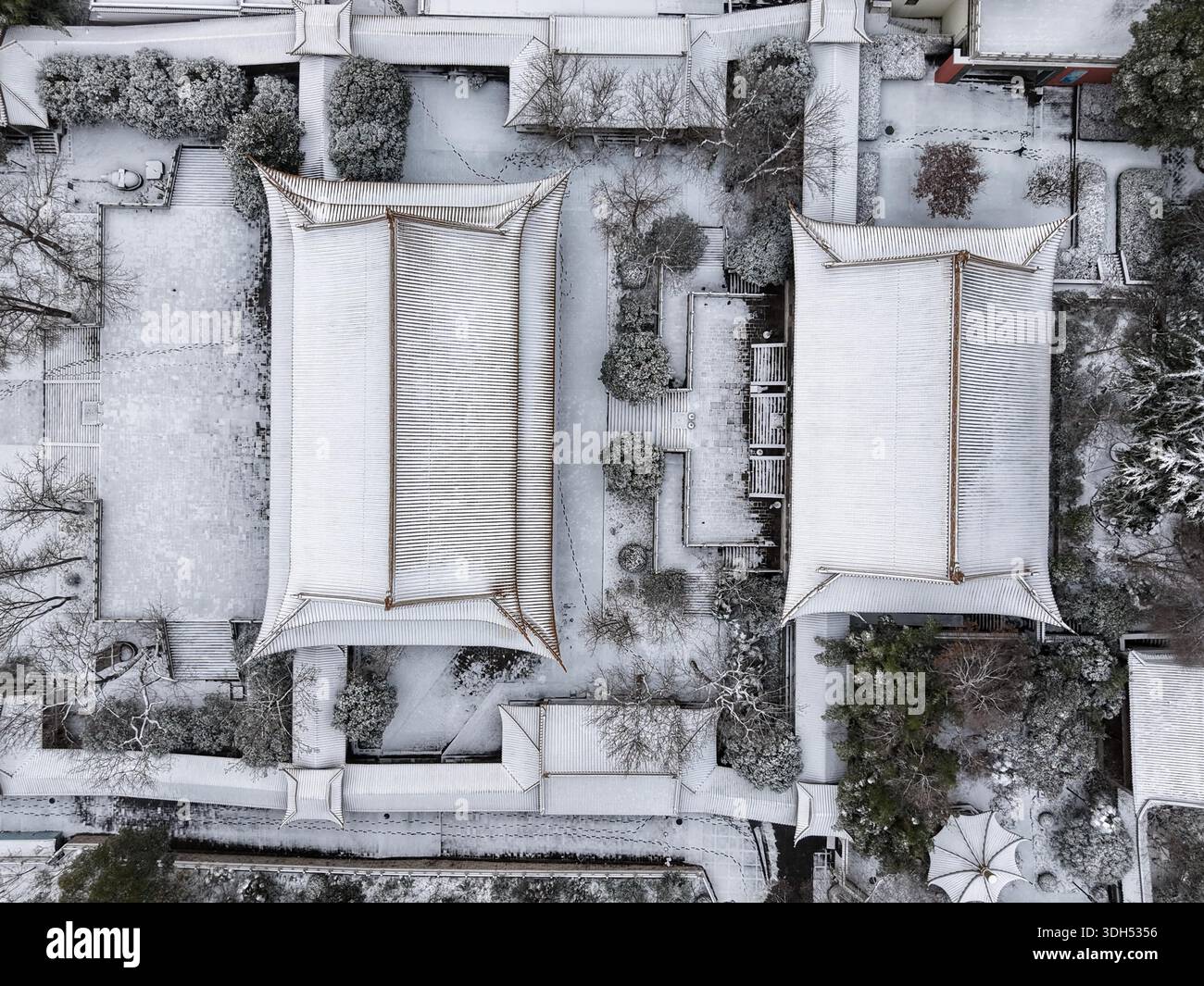 Aerial photo shows the snow scenery in Nanjing City, east China's ...