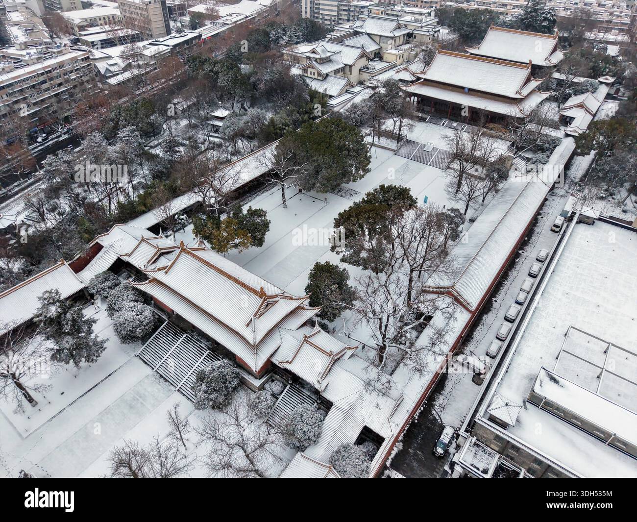 Aerial photo shows the snow scenery in Nanjing City, east China's ...
