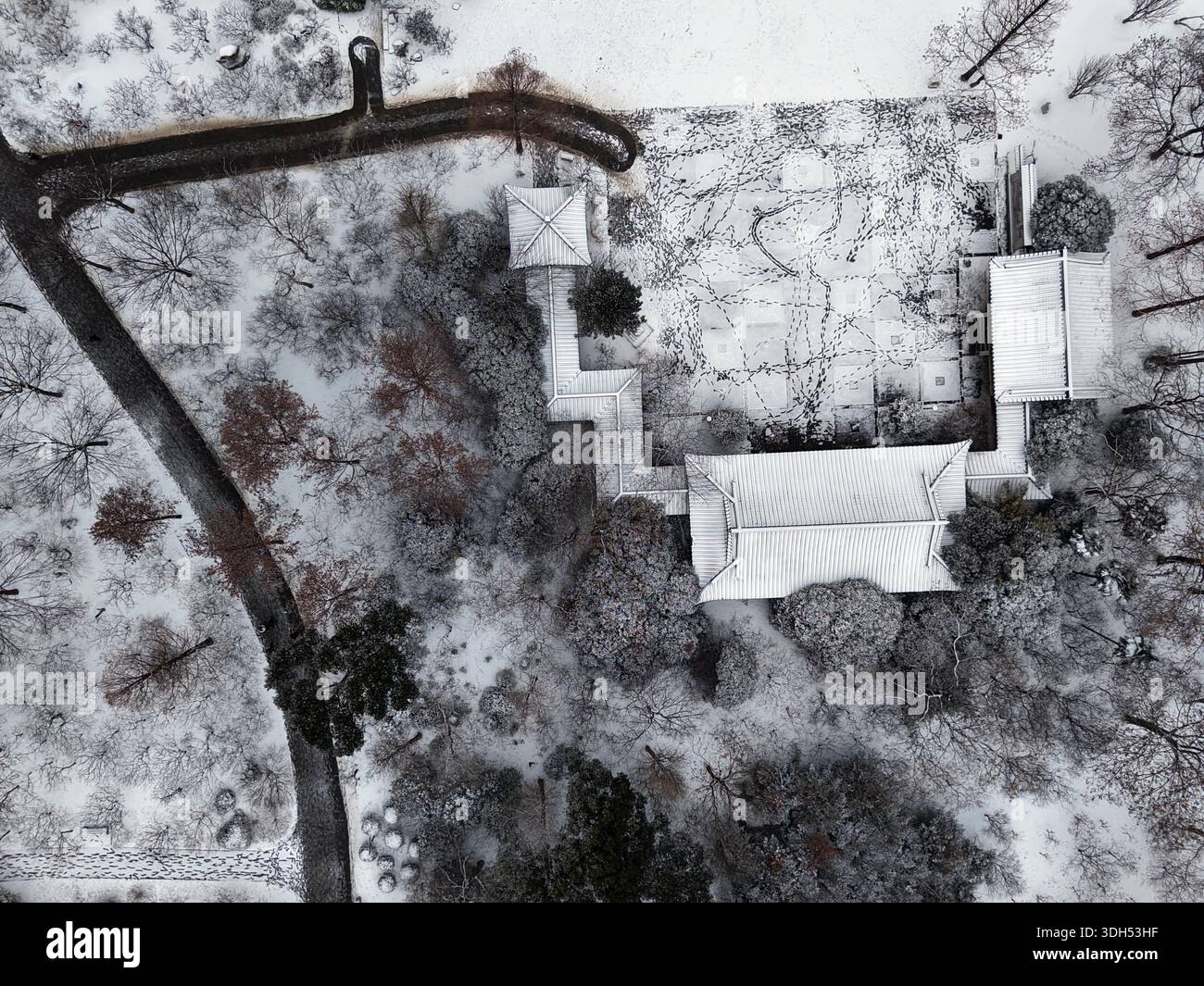 Aerial photo shows the snow scenery in Nanjing City, east China's ...
