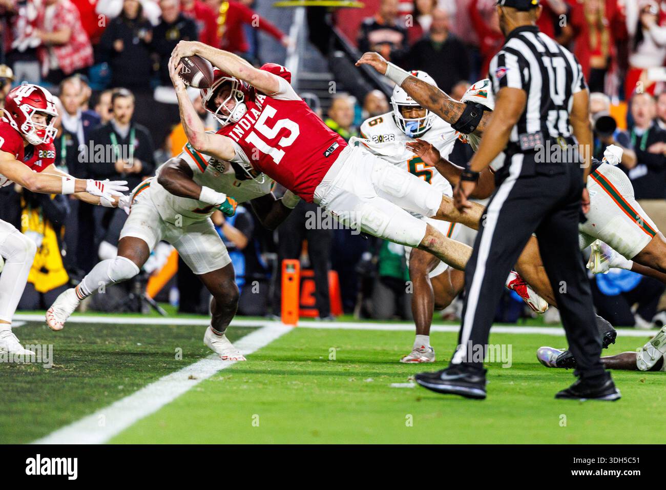 Miami Gardens, Florida, USA. 19th Jan, 2026. Indiana quarterback ...