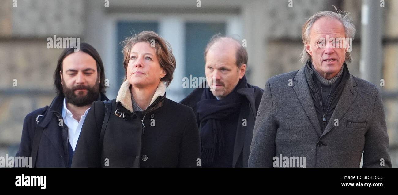 20 January 2026, Hamburg: Lawyer Ingo Bott (l-r), Block's defense ...