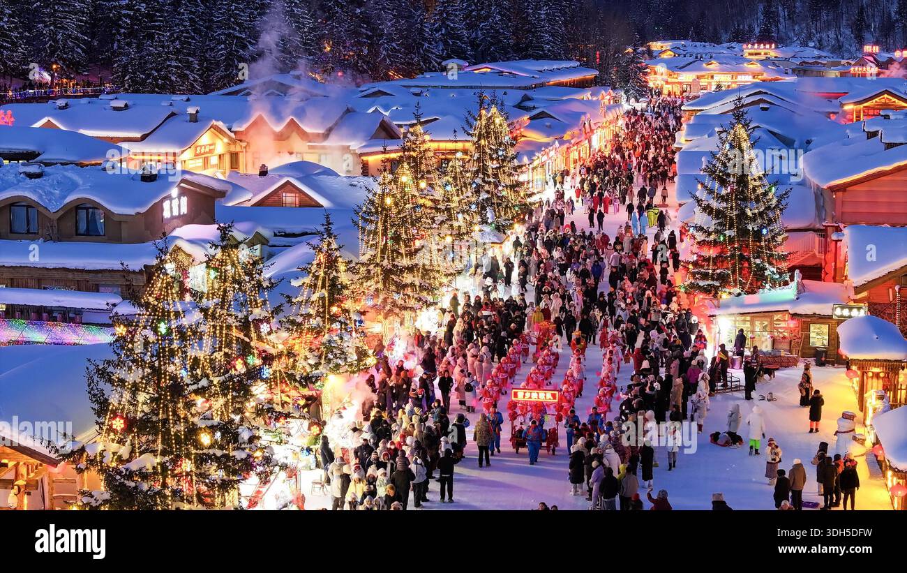 Tourists enjoy snow scenery at China Snow Village in Hailin City ...