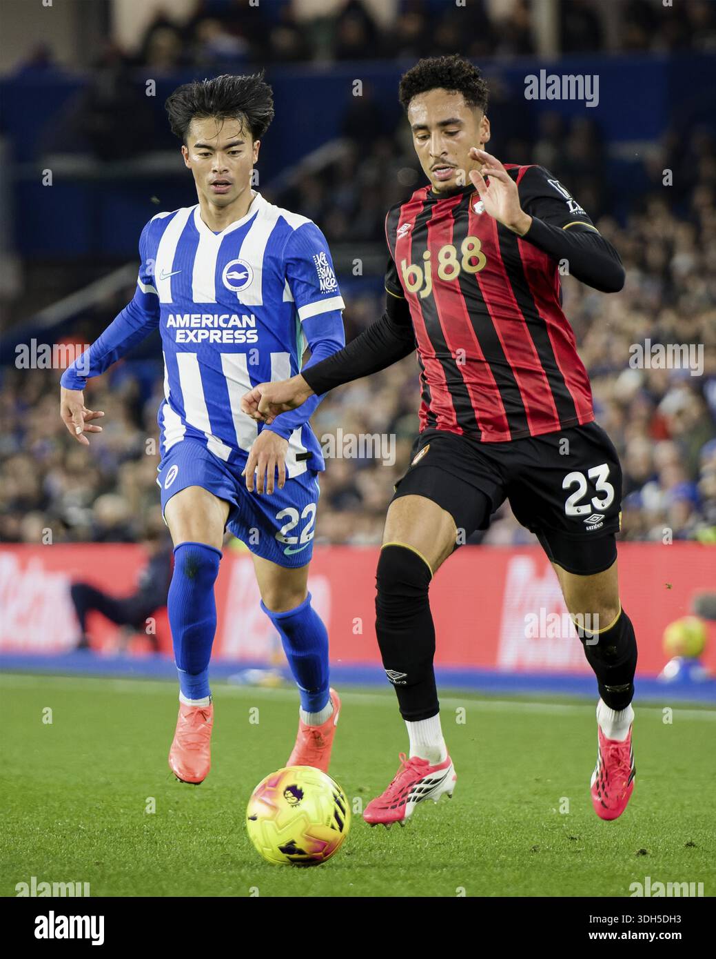 Kaoru Mitoma of Brighton (L) and James Hill of Bournemouth vie for the ...