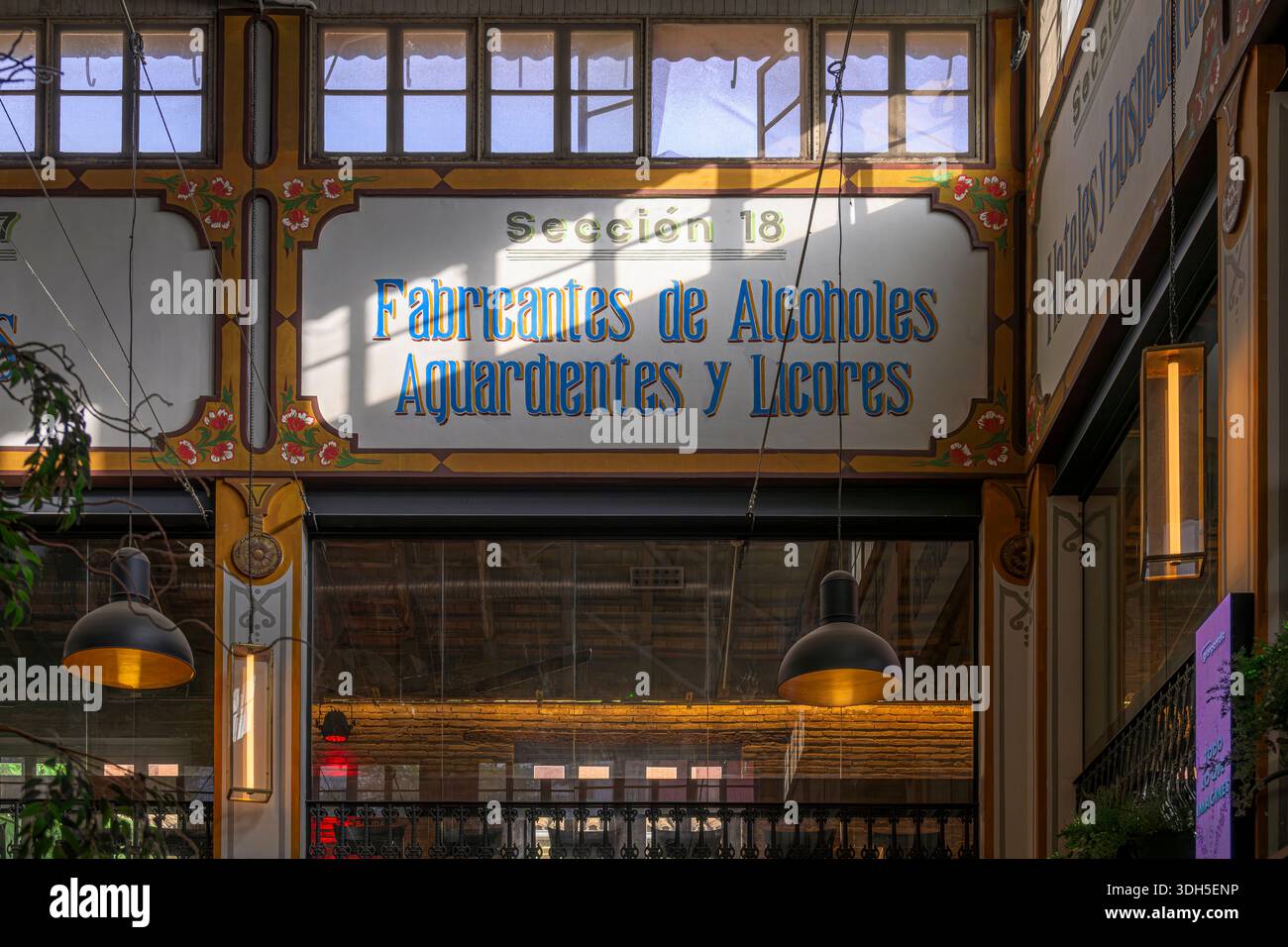 Fabricantes de alcoholes aguardientes y licores hi-res stock ...