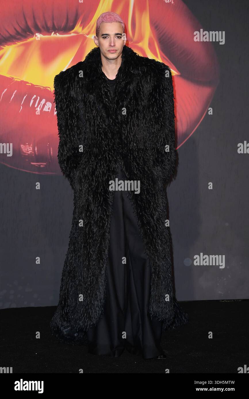 Louis Borges Premiere of Disney Series -The Beauty- Terme di ...