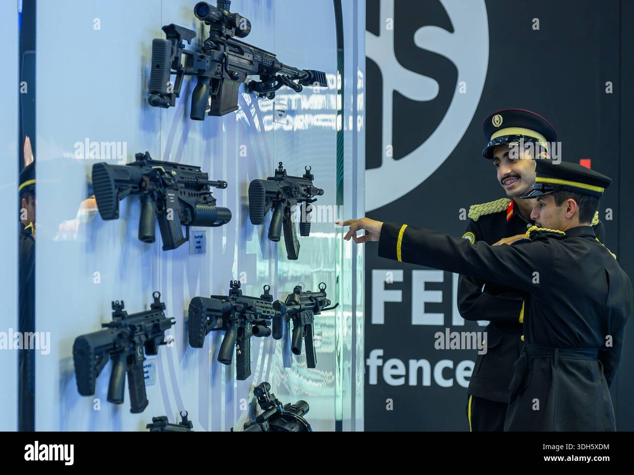 Doha, Qatar. 19th Jan, 2026. Visitors seen inspecting a weapon during ...
