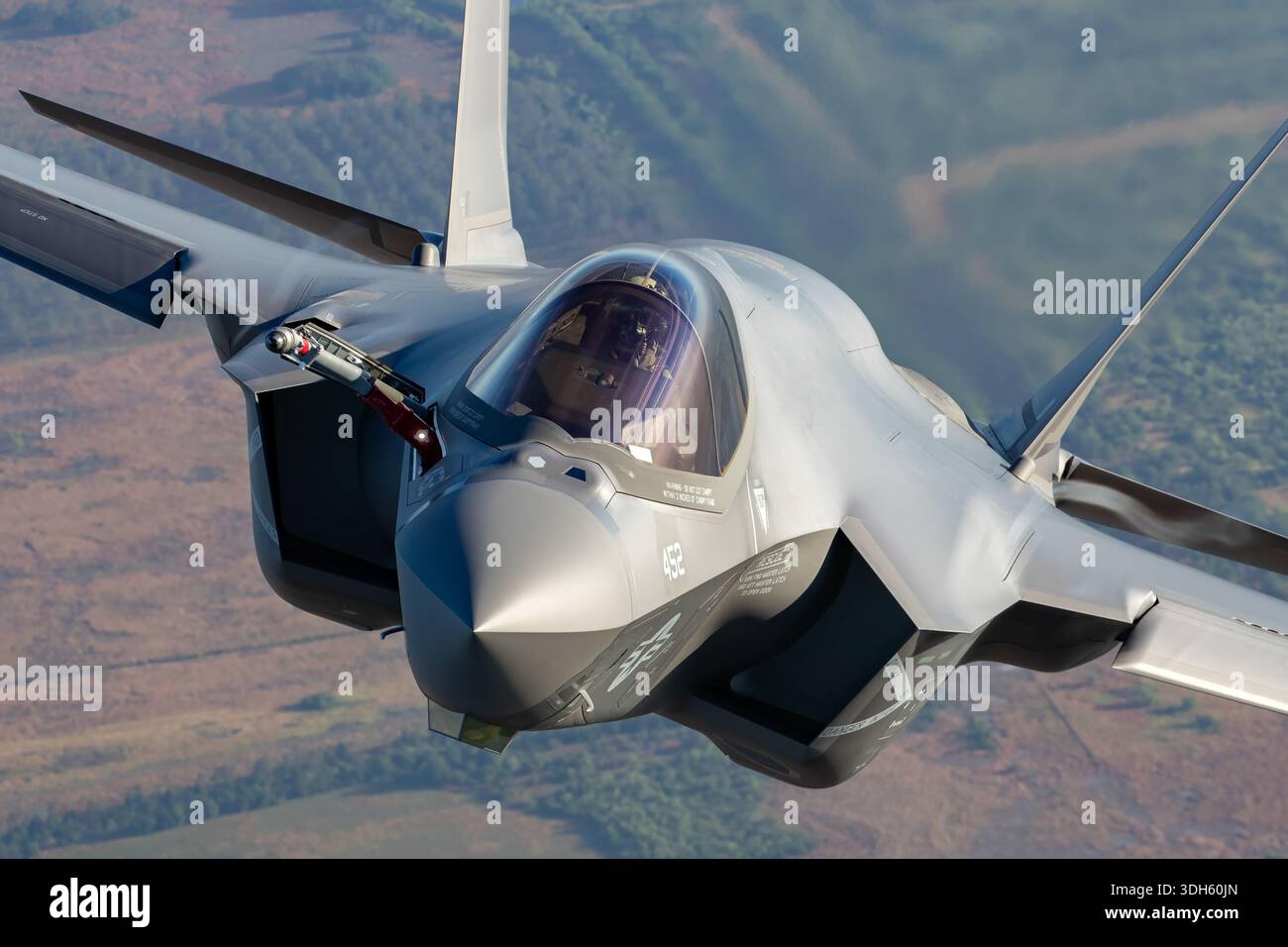 Close-up air-to-air view of U.S. Navy Lockheed Martin F-35C Lightning ...