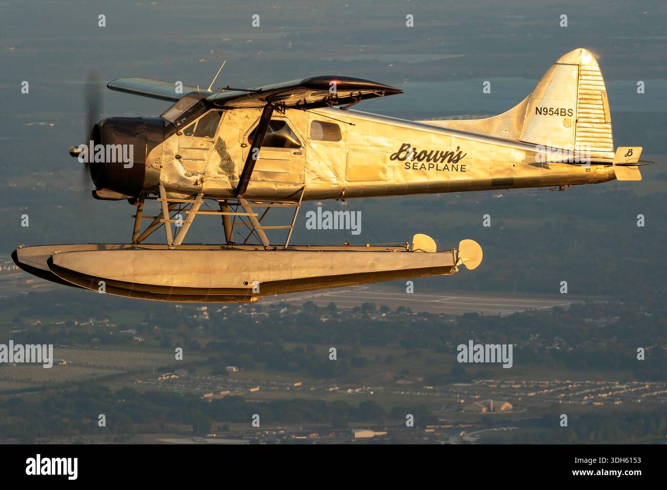 De Havilland Canada DHC-2 Mk1 Beaver utility aircraft registered N954BS ...