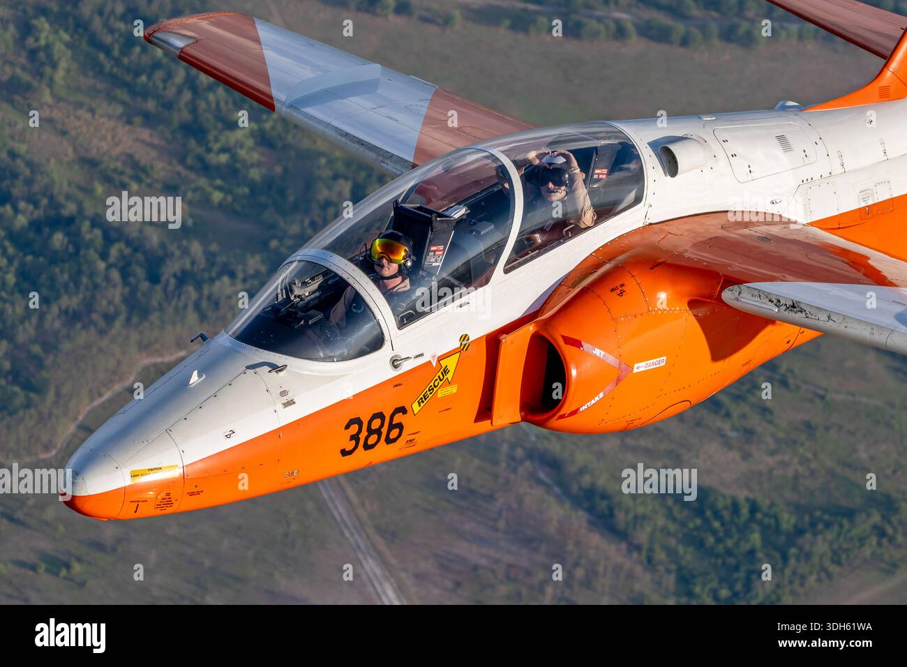 The SIAI-Marchetti S-211, N123W, marks 386, serial 010/02-007, is a ...