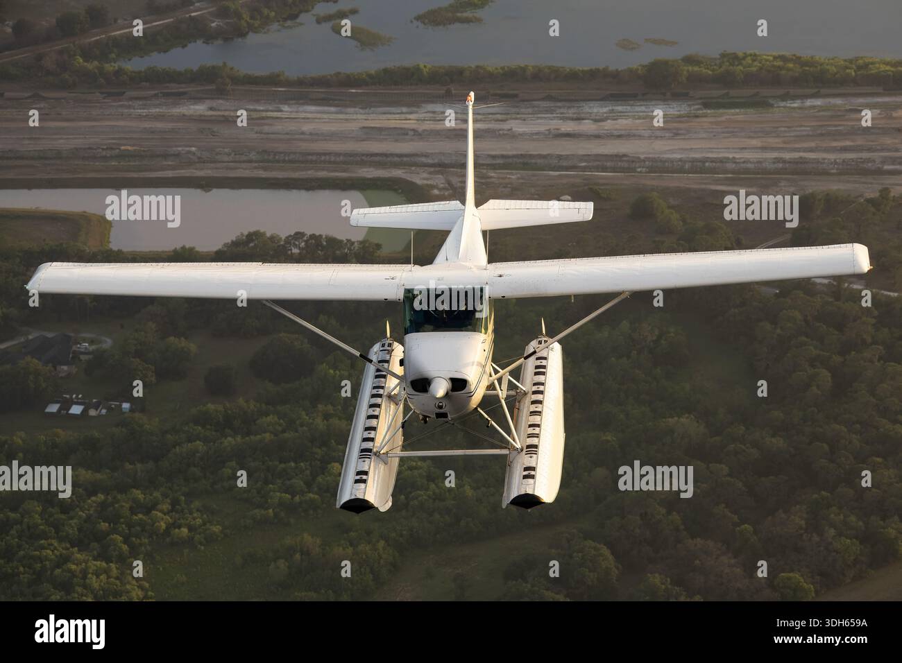 The Cessna 172S Skyhawk II, Reg. N1430V, is a four-seat, single-engine ...