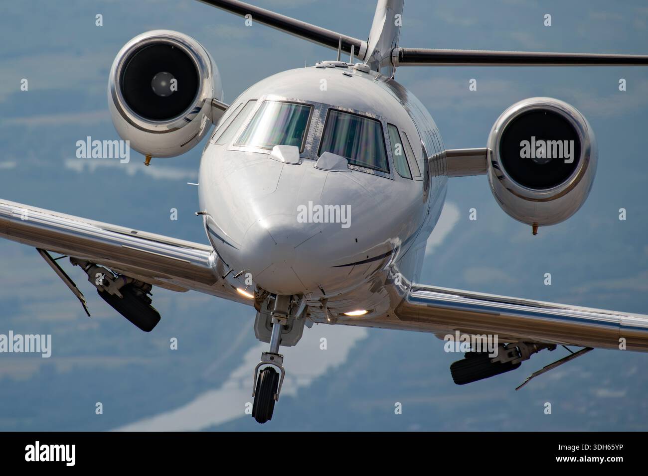 Cessna retractable landing gear hi-res stock photography and images - Alamy