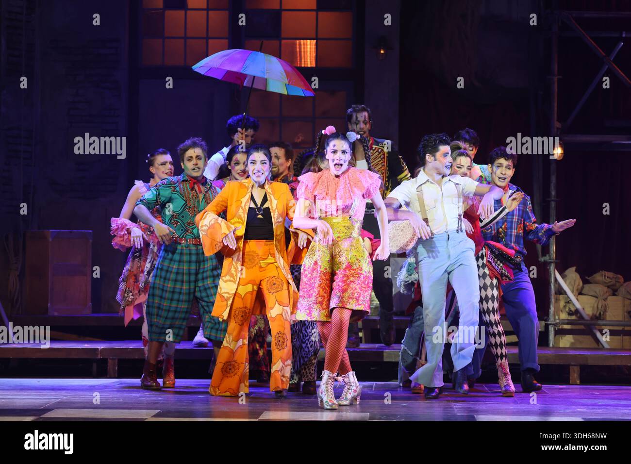 Photographs of the cast during the presentation of 'Godspell, El ...