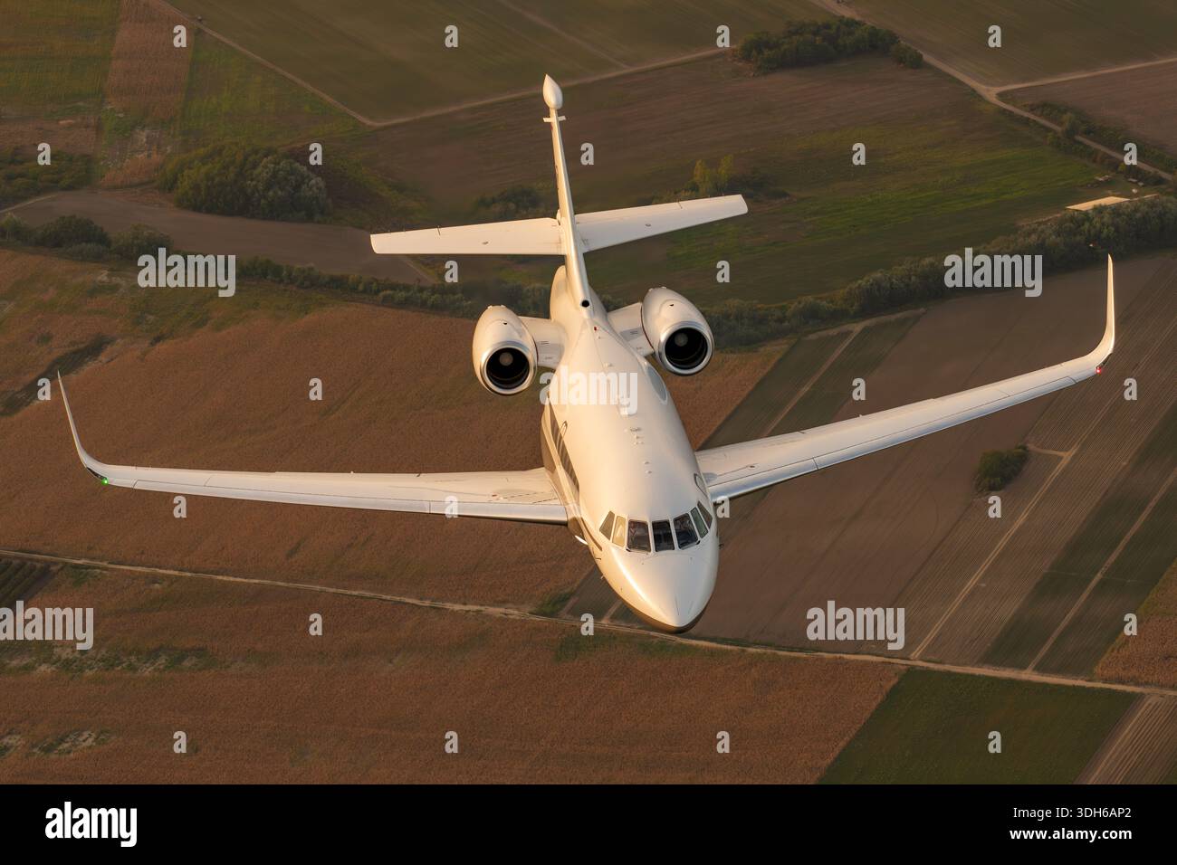 Rear fuselage mounted engines hi-res stock photography and images - Alamy