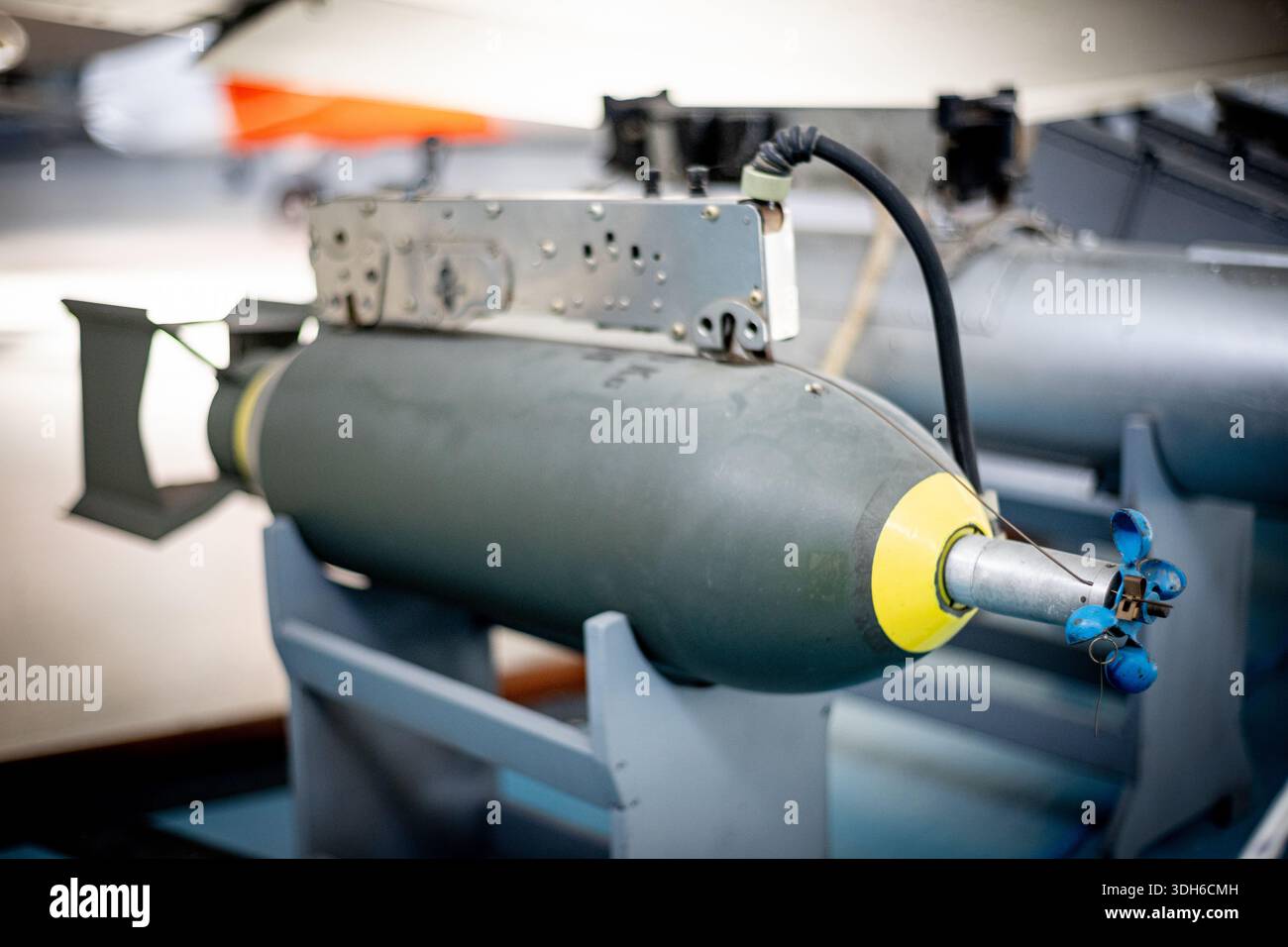 Conventional bomb hi-res stock photography and images - Alamy