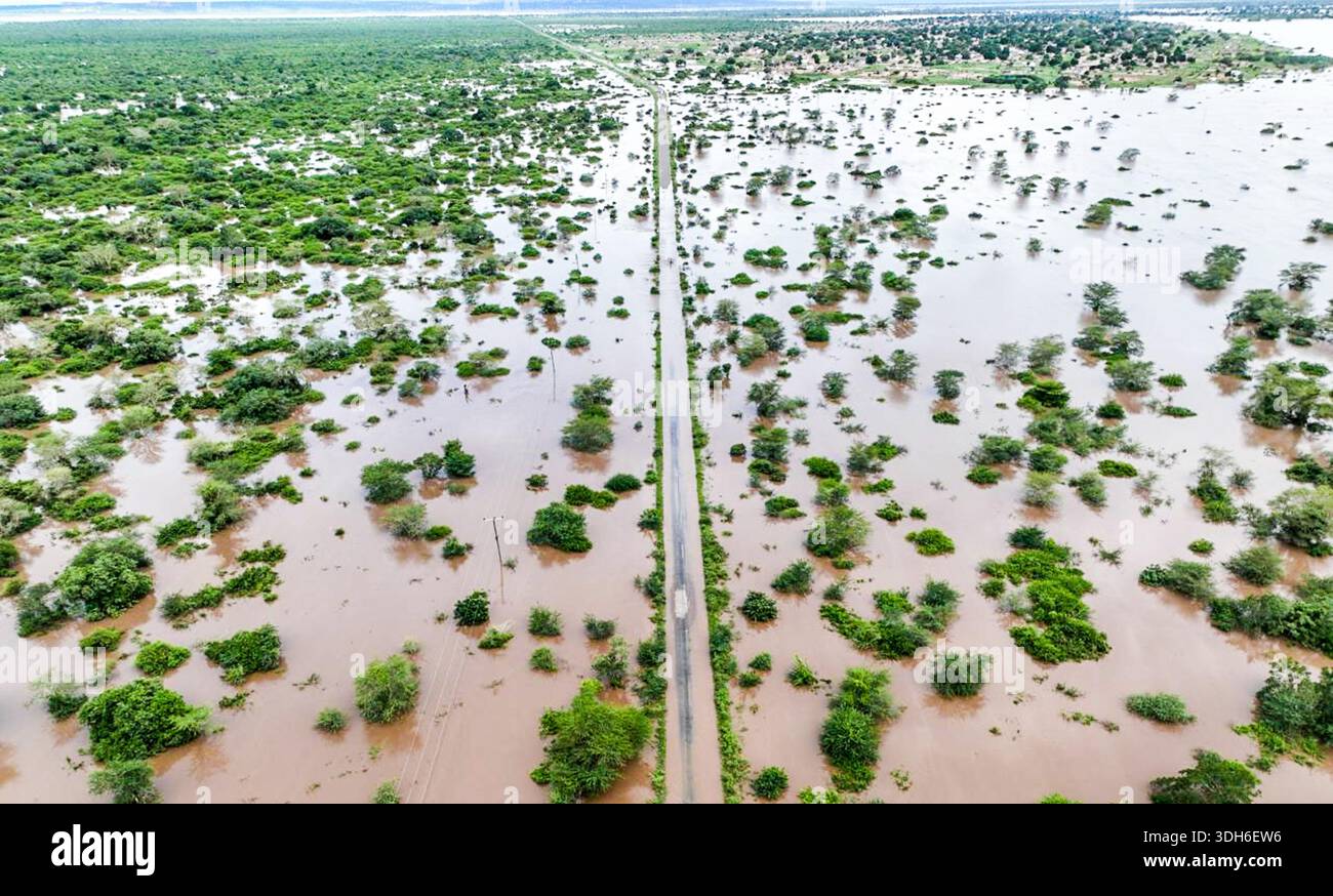 Flood waters cover the Chibuto-Chaimite road in Gaza province ...