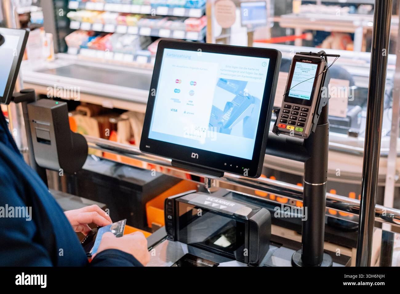 Modern retail checkout systems hi-res stock photography and images - Alamy