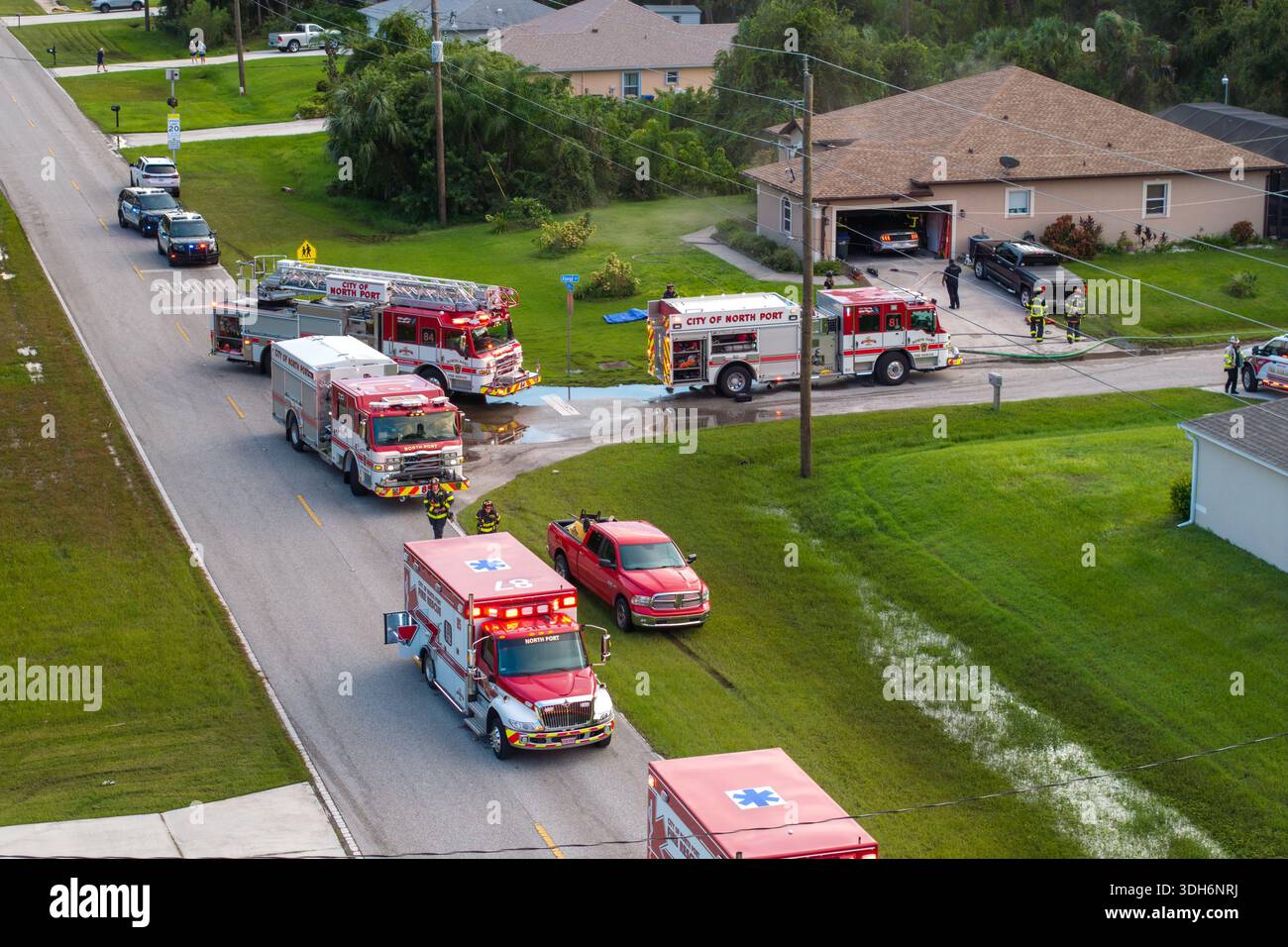 First responders potential fire hi-res stock photography and images - Alamy