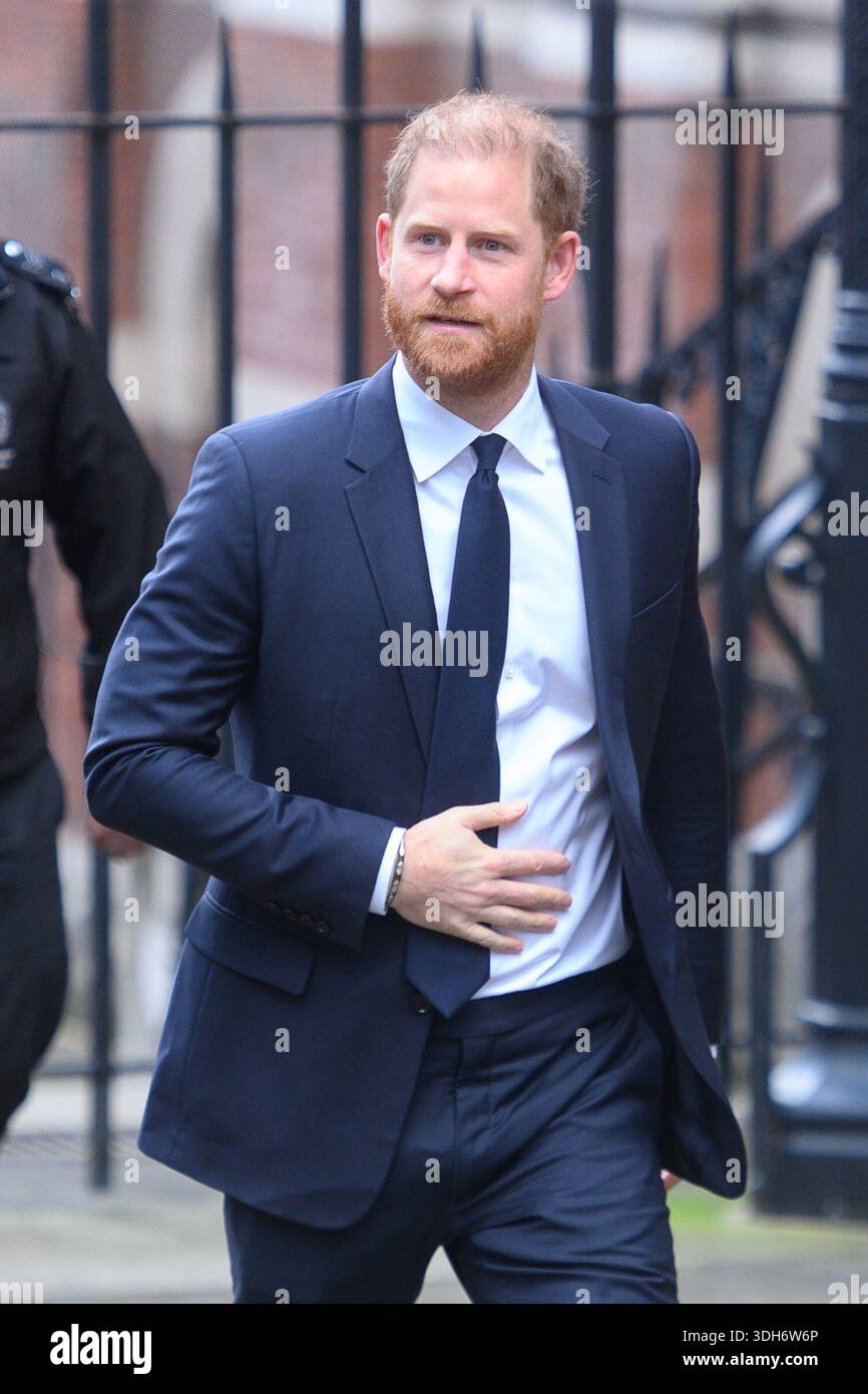 London, UK. 20 Jan 2026. Pictured: Prince Harry arrives at Royal Courts ...