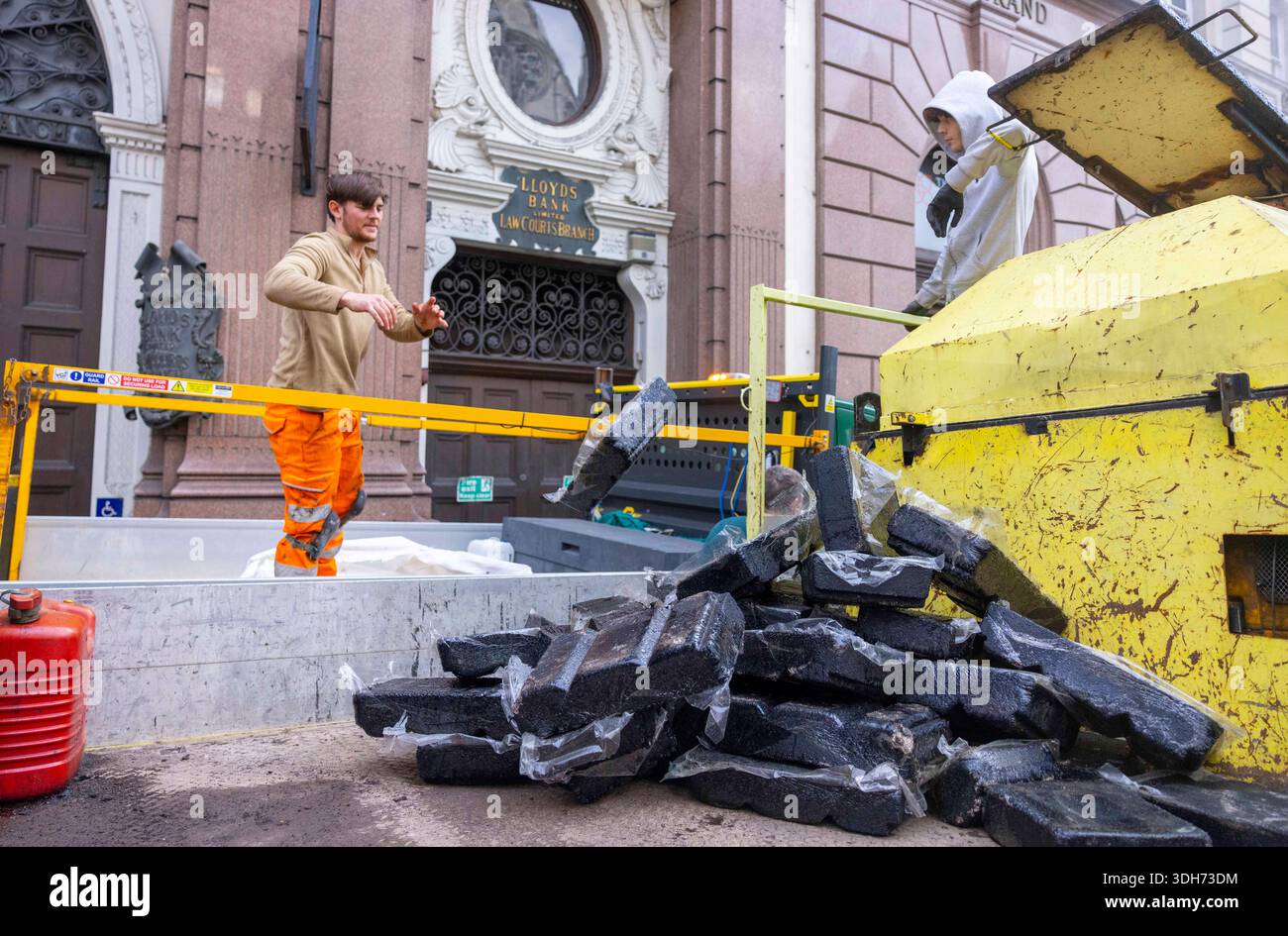 Workmen using asphalt surfacing roads driveways airport runways hi-res ...