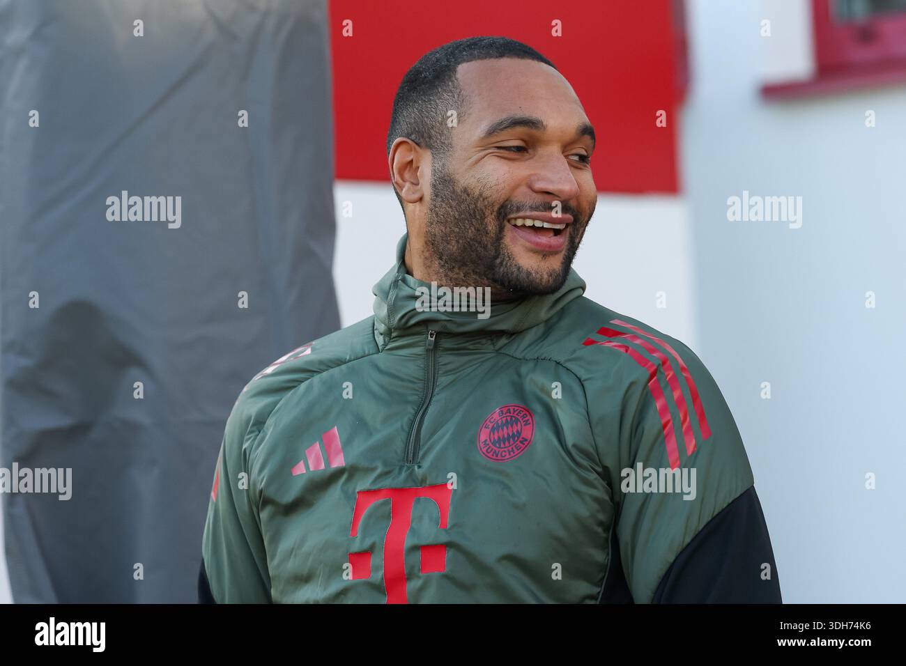 Jonathan Tah (FC FC Bayern Munich, #04) laughs, GER, final training, FC ...