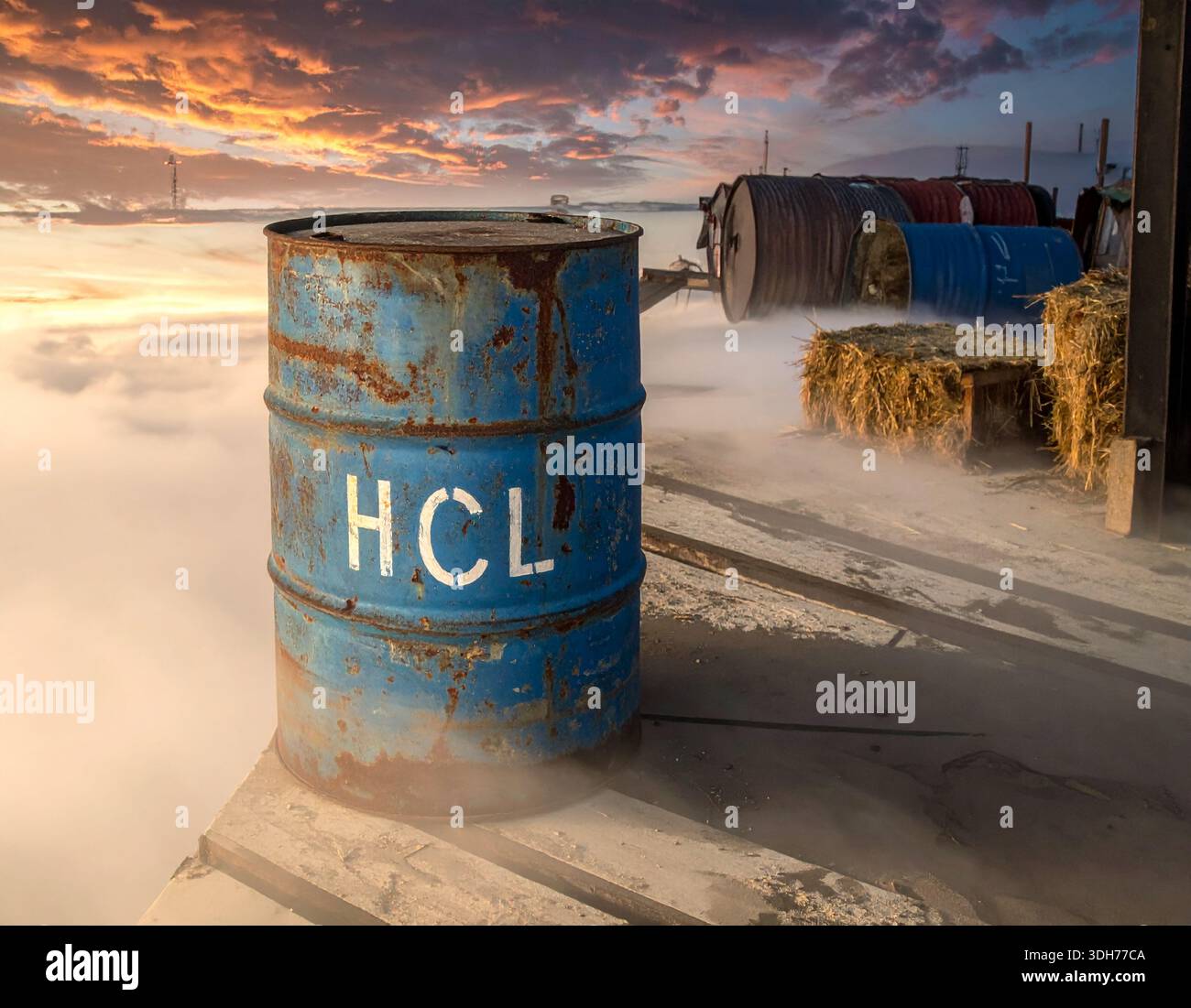 Laboratory glass with HCl Stock Photo - Alamy