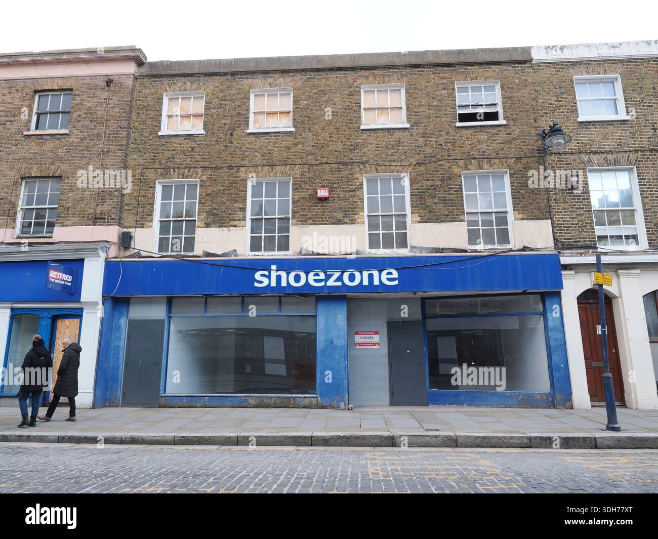 Sheerness, Kent, UK. 20th Jan, 2026. Empty shops in Sheerness high ...