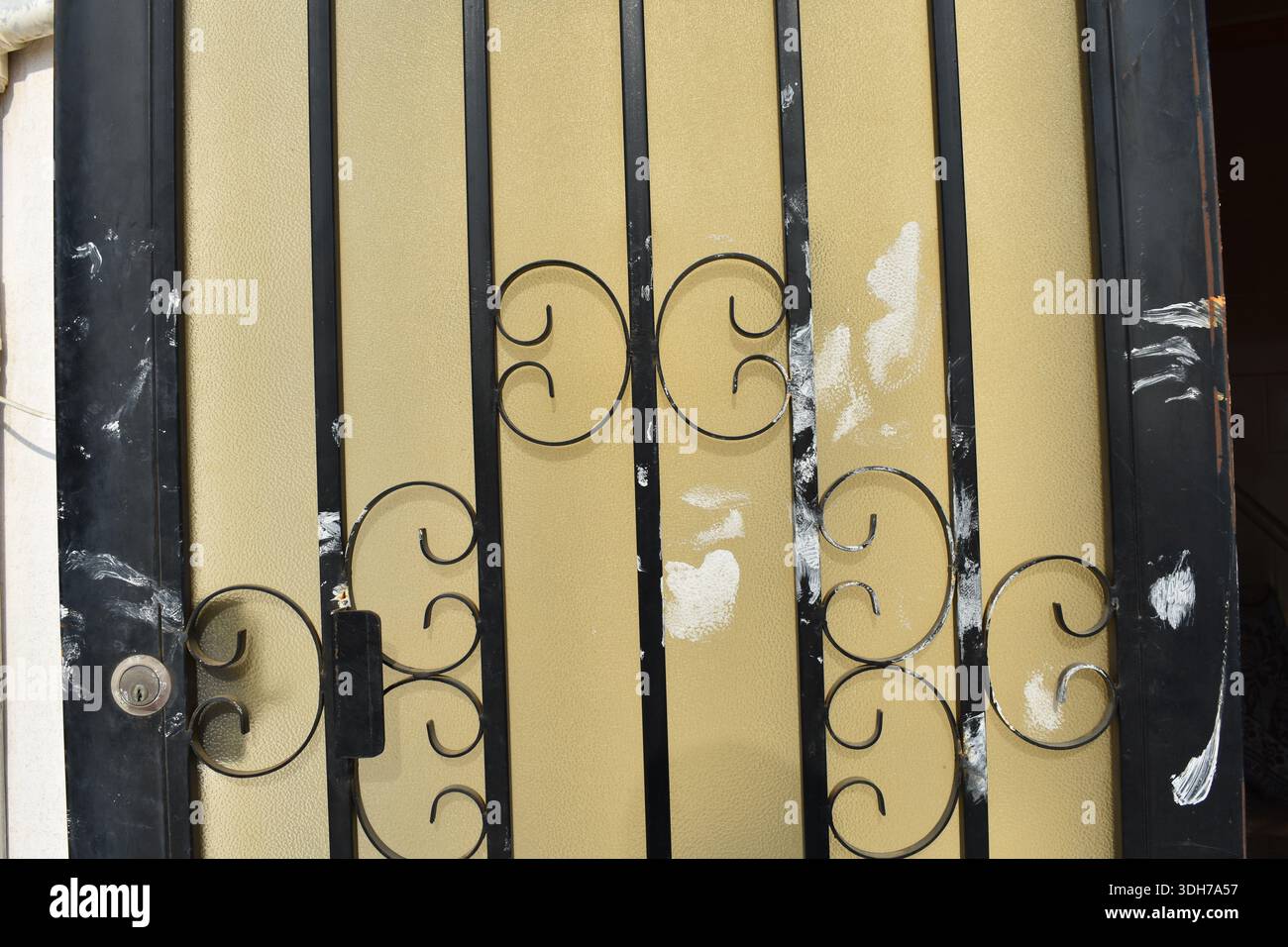 Old view black gate hi-res stock photography and images - Alamy