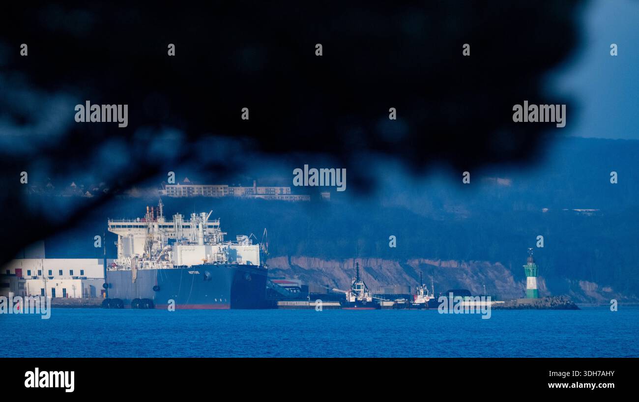 Mukran, Germany. 20th Jan, 2026. The regasification ship (Floating ...