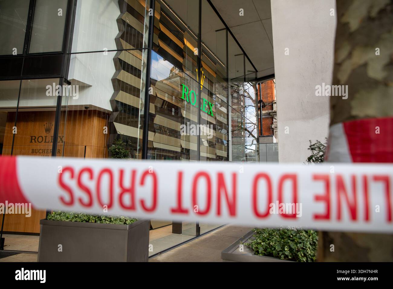 London, UK. 20th Jan, 2026. A police tape outside the Rolex store on ...