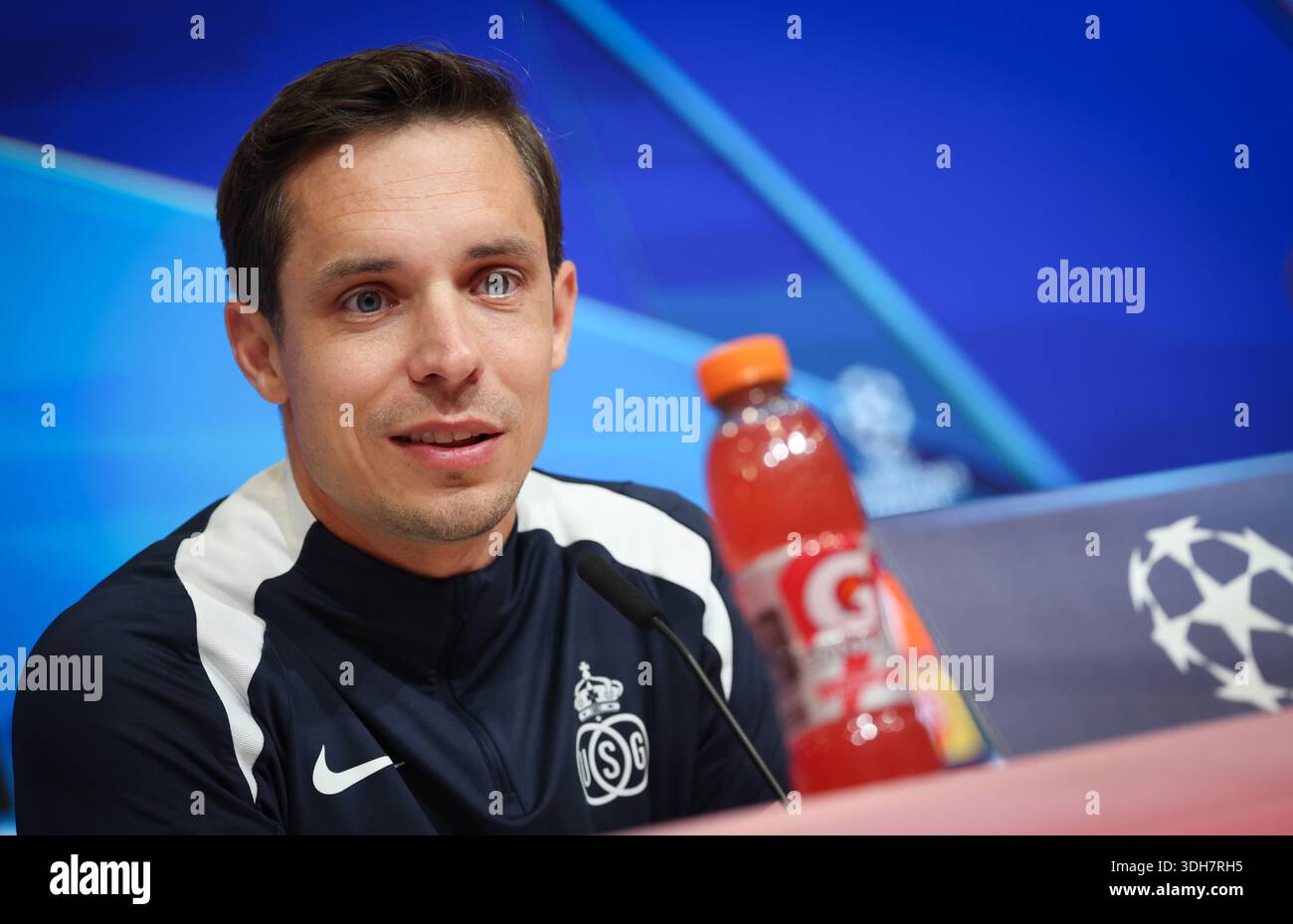 Munich, Germany. 20th Jan, 2026. Union's head coach David Hubert ...