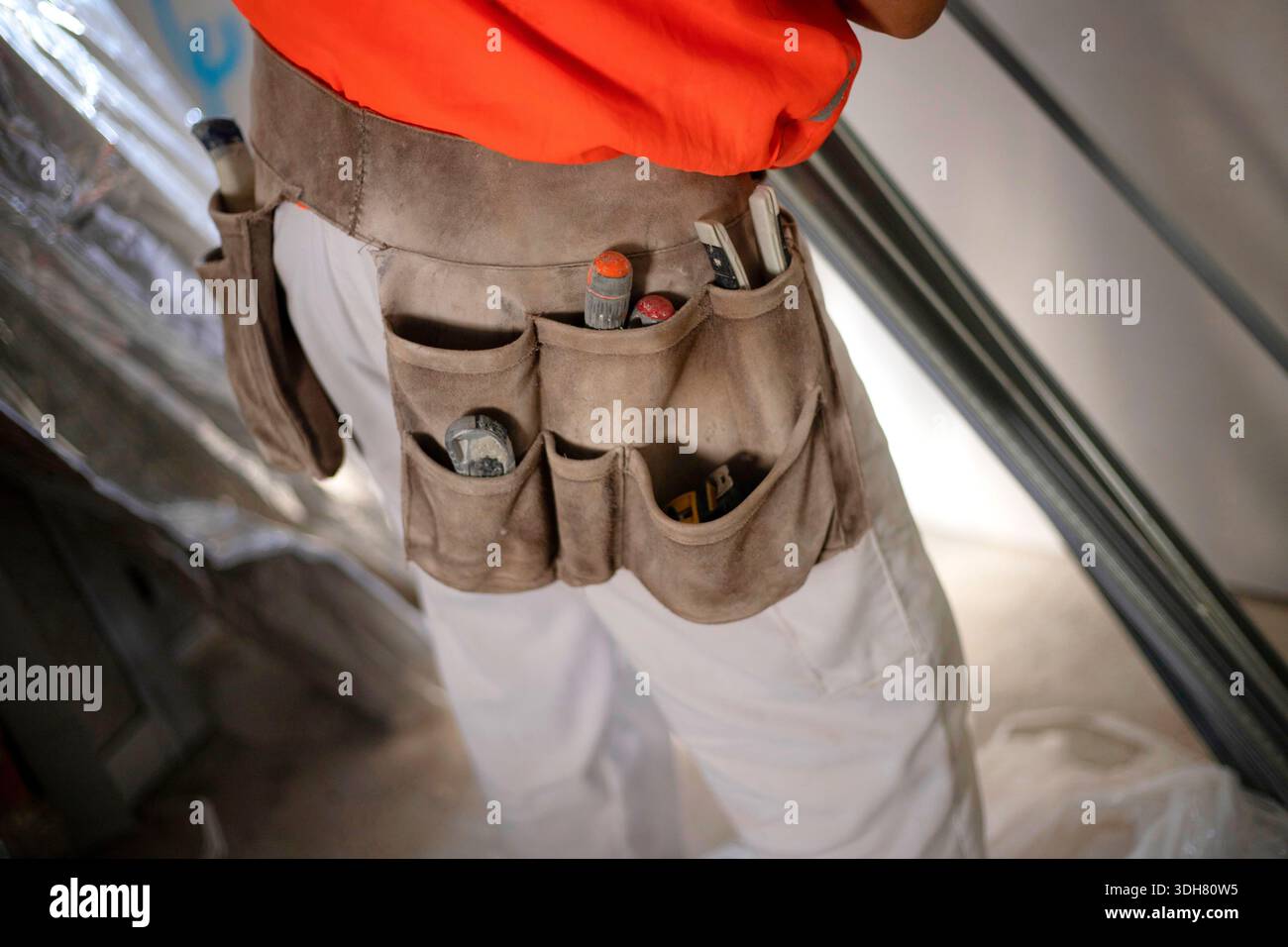 Worker use hi-res stock photography and images - Alamy