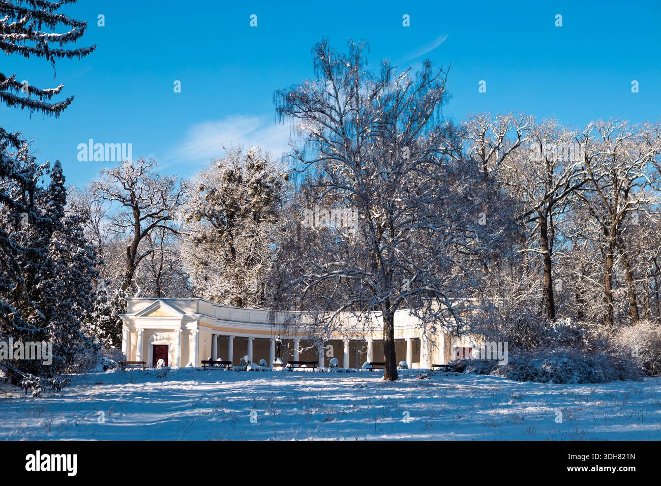 Beautiful arboretum architectural monuments hi-res stock photography ...