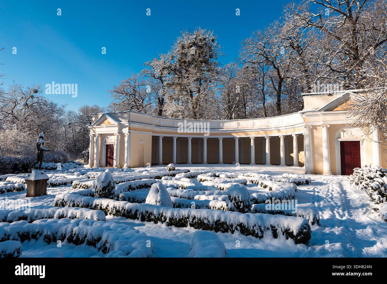 Beautiful arboretum architectural monuments hi-res stock photography ...