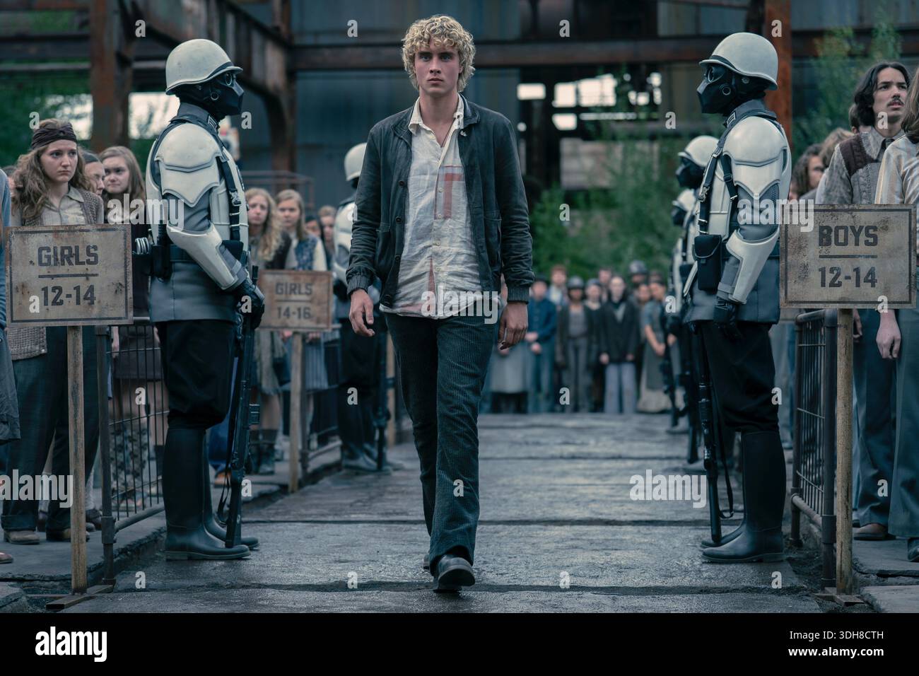 The hunger games sunrise on the reaping film still hi-res stock ...