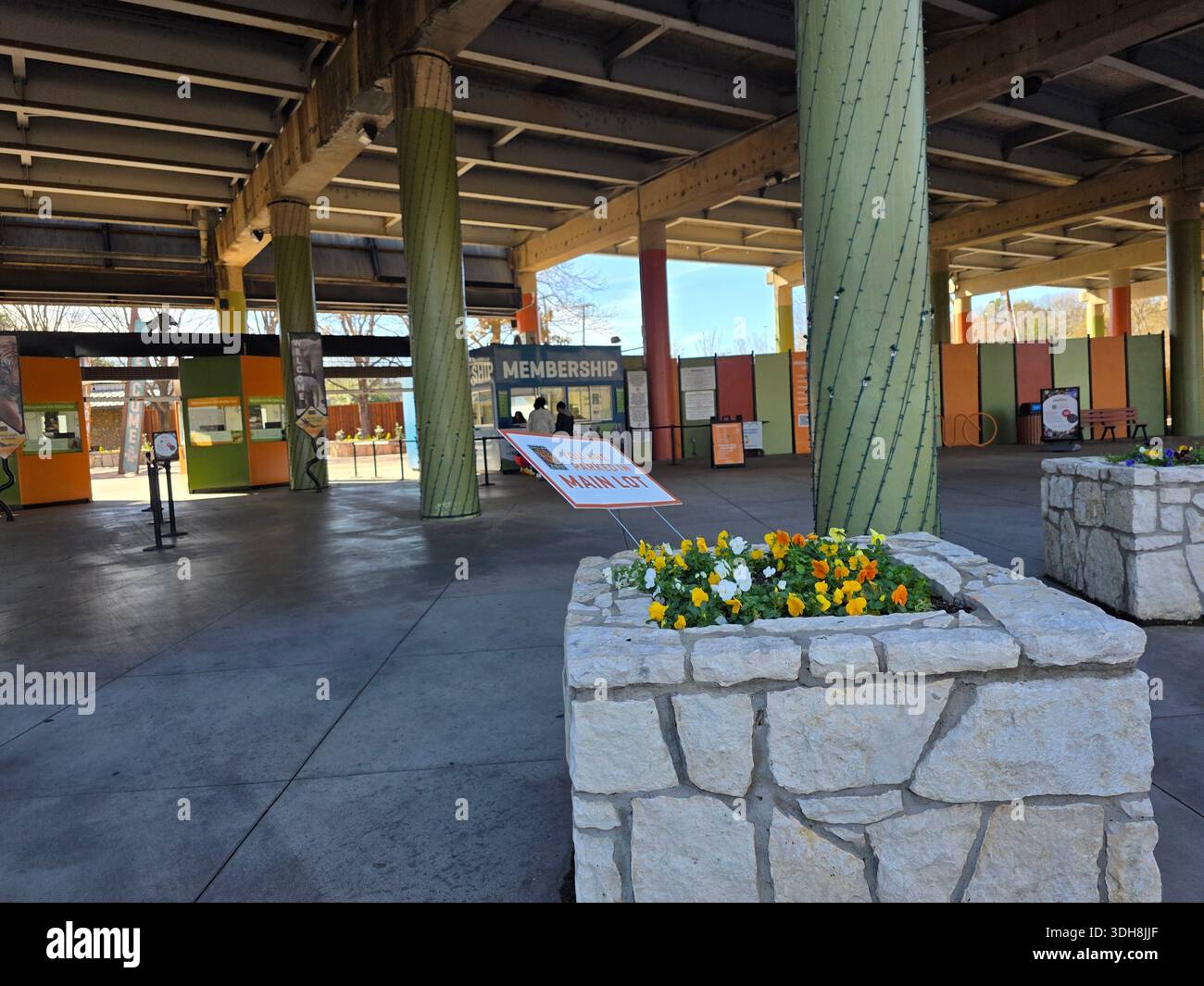 Walking Inside of Dallas, Texas Zoo Stock Photo - Alamy