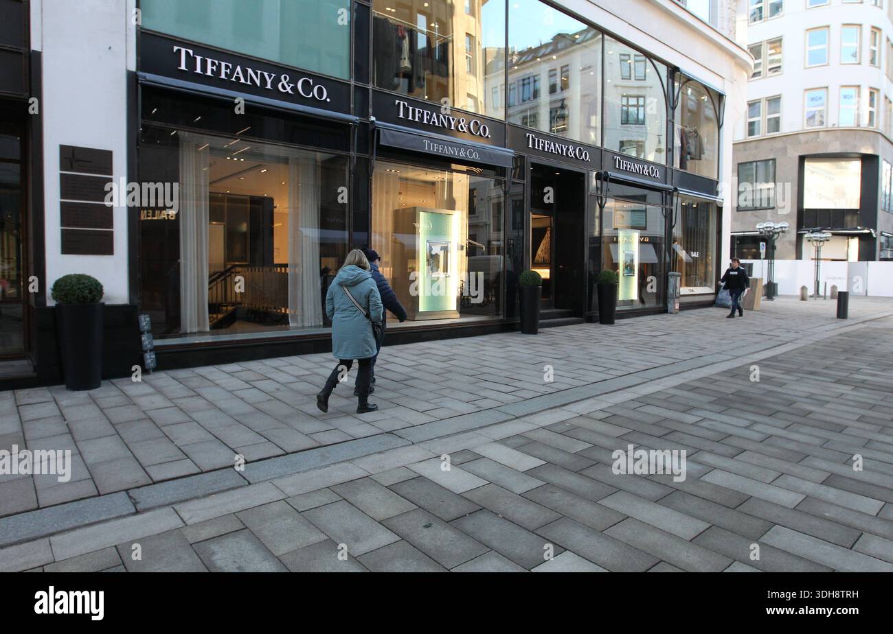 Filiale von Tiffany & Co. in der Straße Neuer Wall in der Hamburger ...