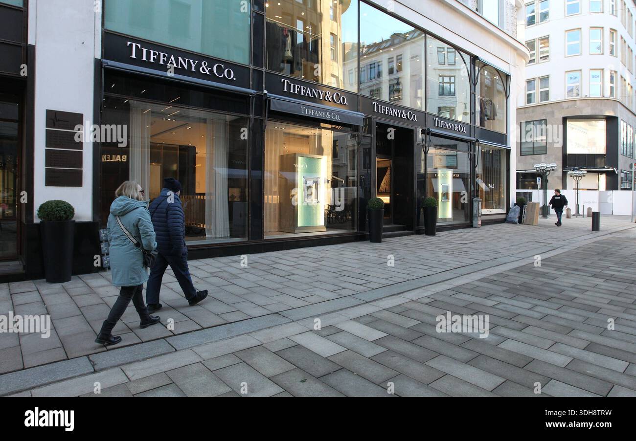 Filiale von Tiffany & Co. in der Straße Neuer Wall in der Hamburger ...