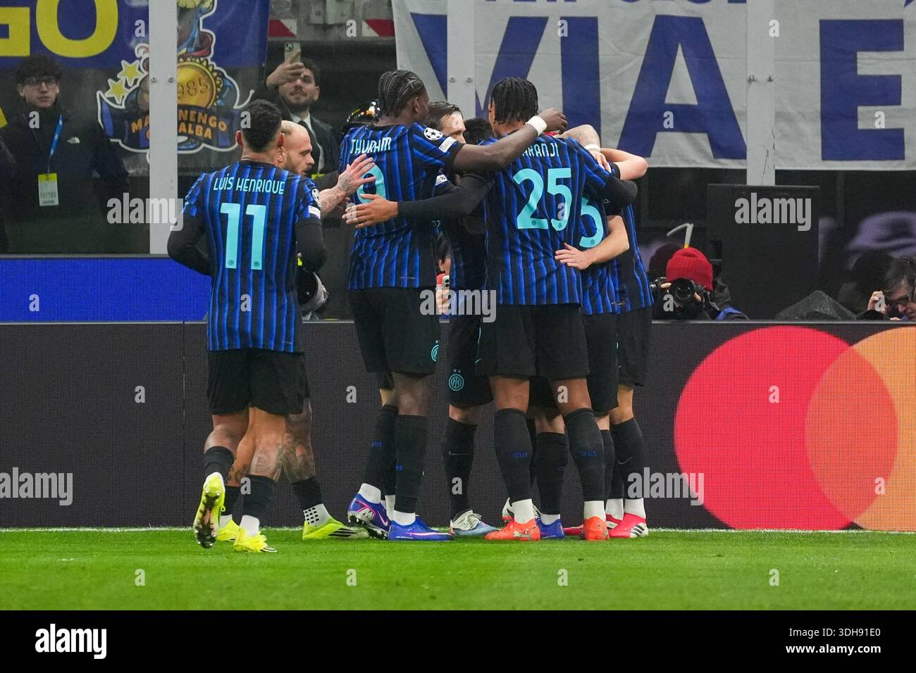 Milan, Italy. 20/01/2026. Petar Sucic celebrate the goal with the team ...